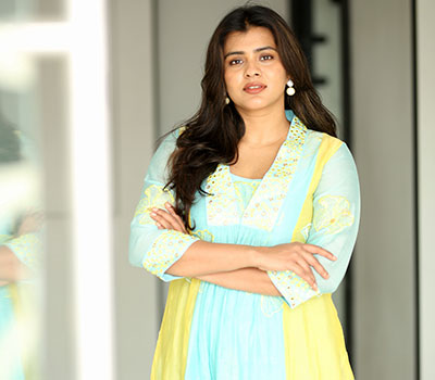 Sri Divya Kiss In Jeeva